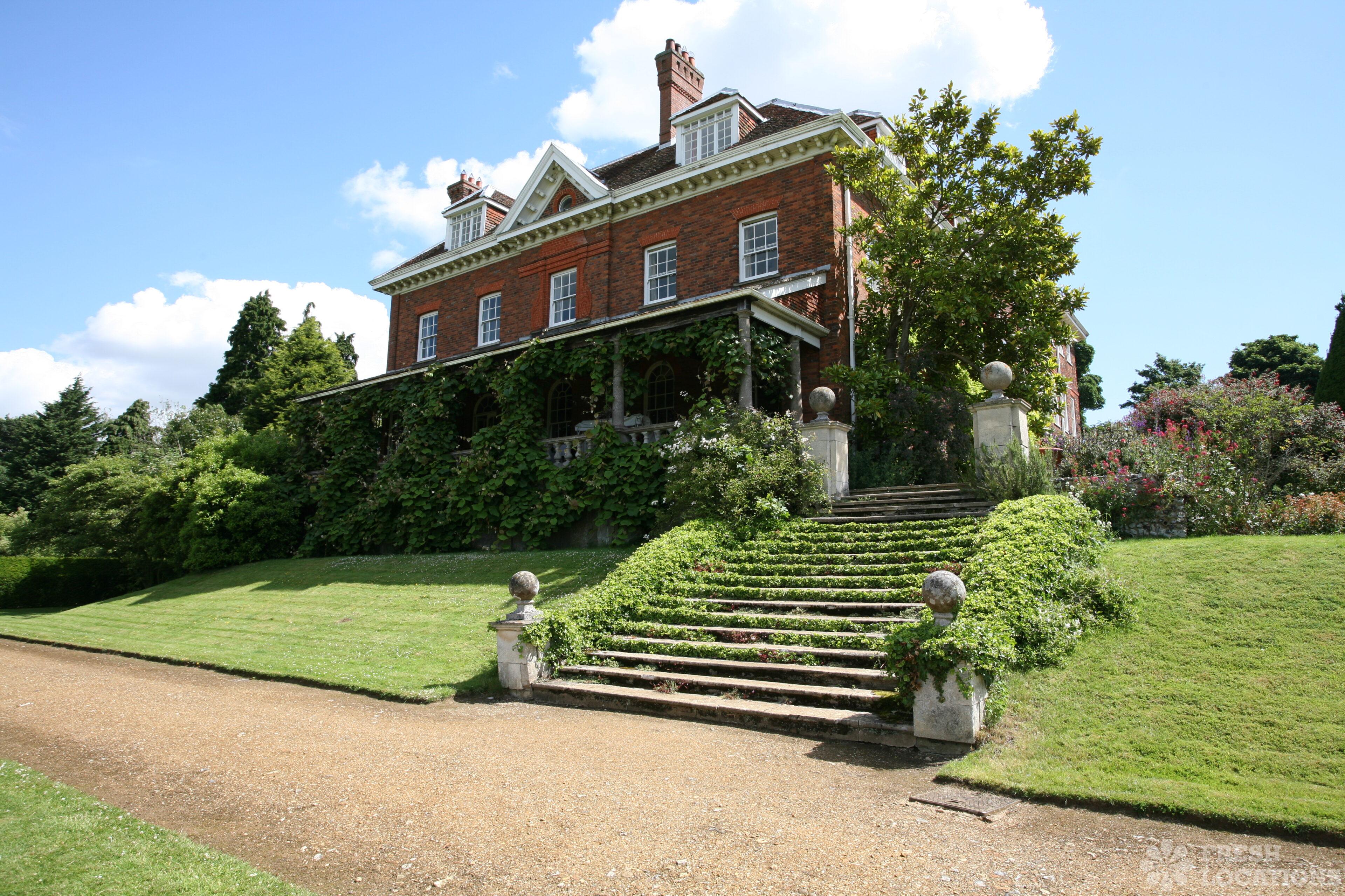 Stevenage Manor Shoot Location | Fresh Locations