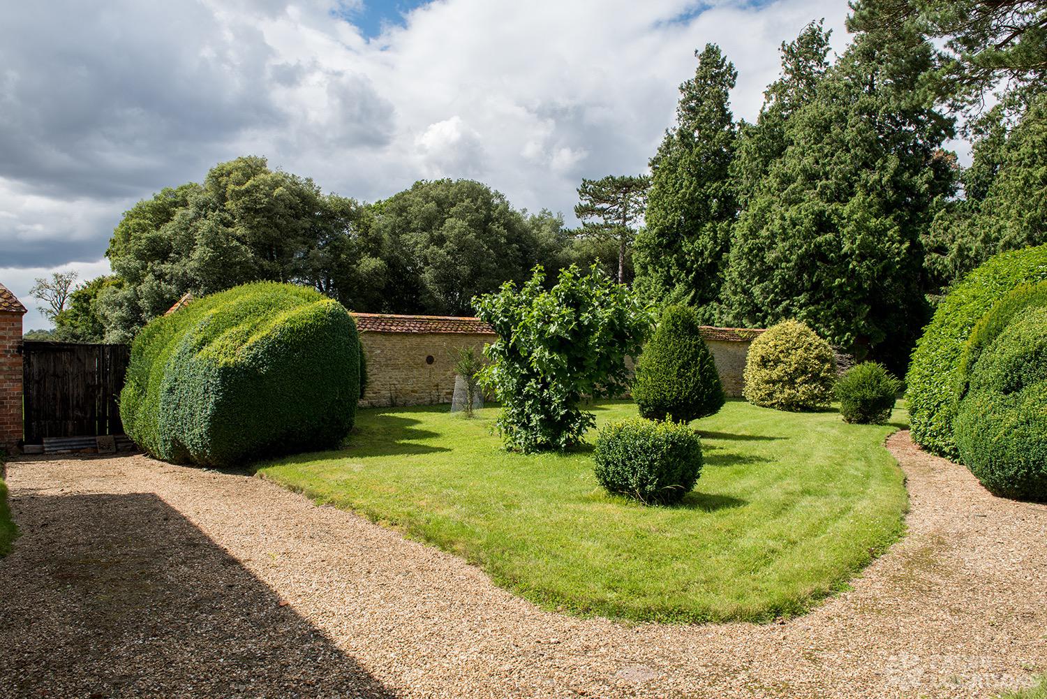 Hanbury House Shoot Location | Fresh Locations