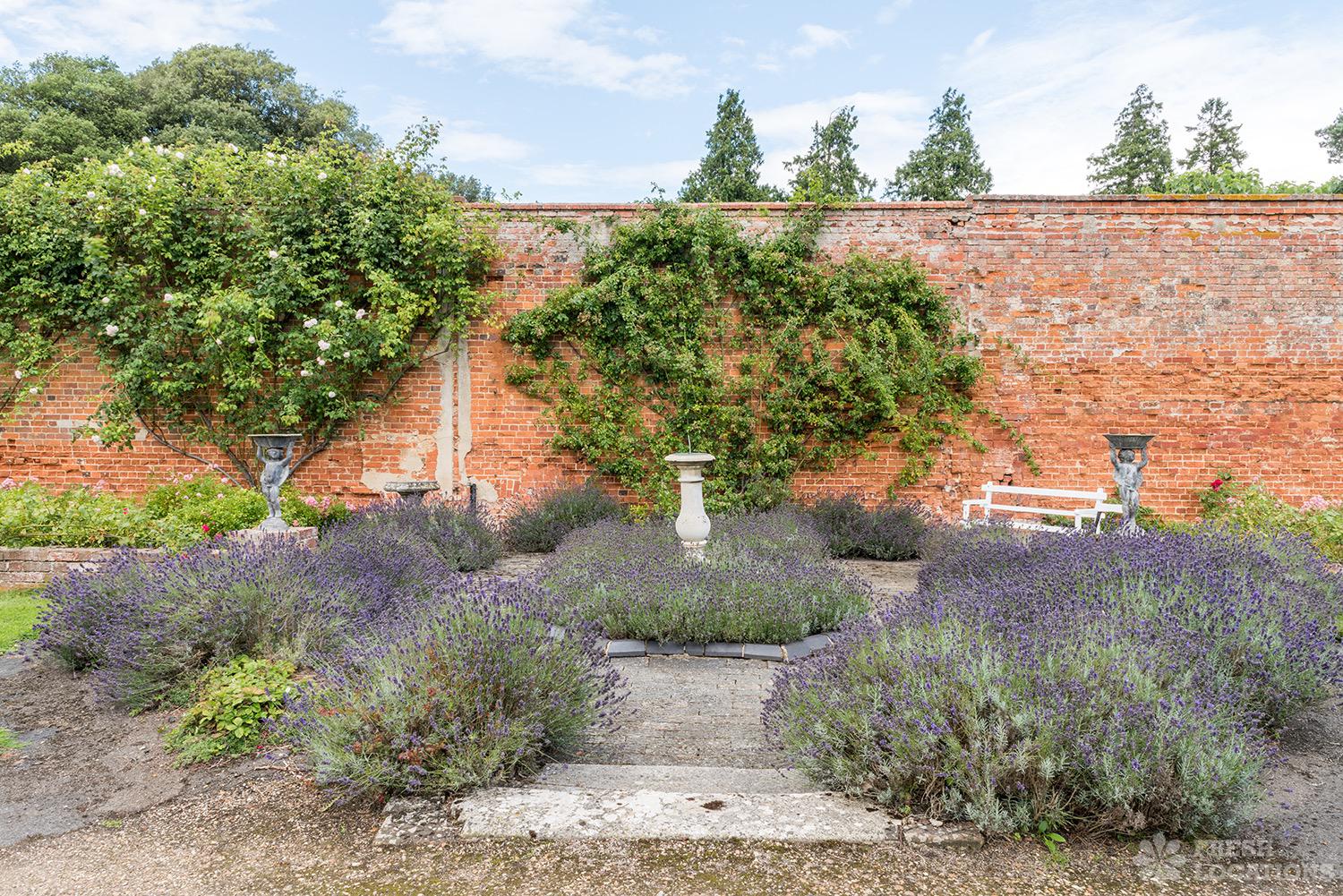 Hanbury House Shoot Location | Fresh Locations