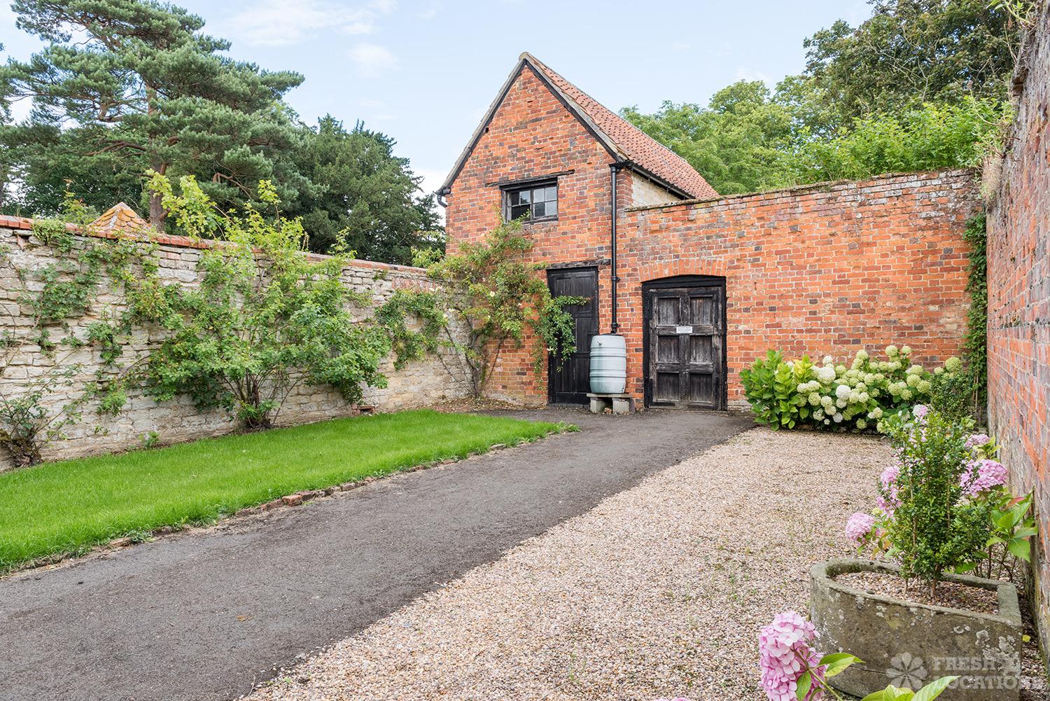 Hanbury House Shoot Location | Fresh Locations