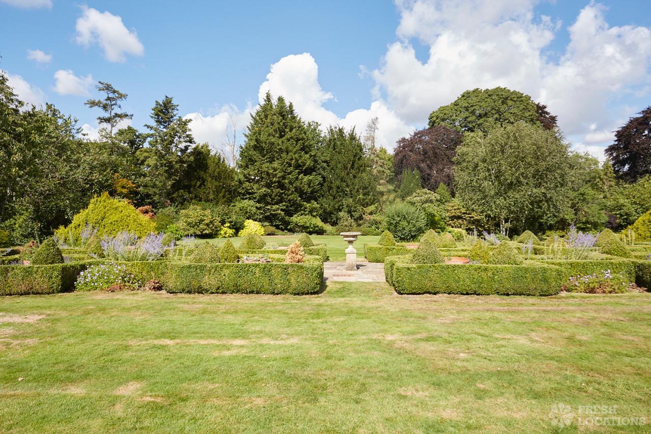 Burnham Manor Shoot Location | Fresh Locations
