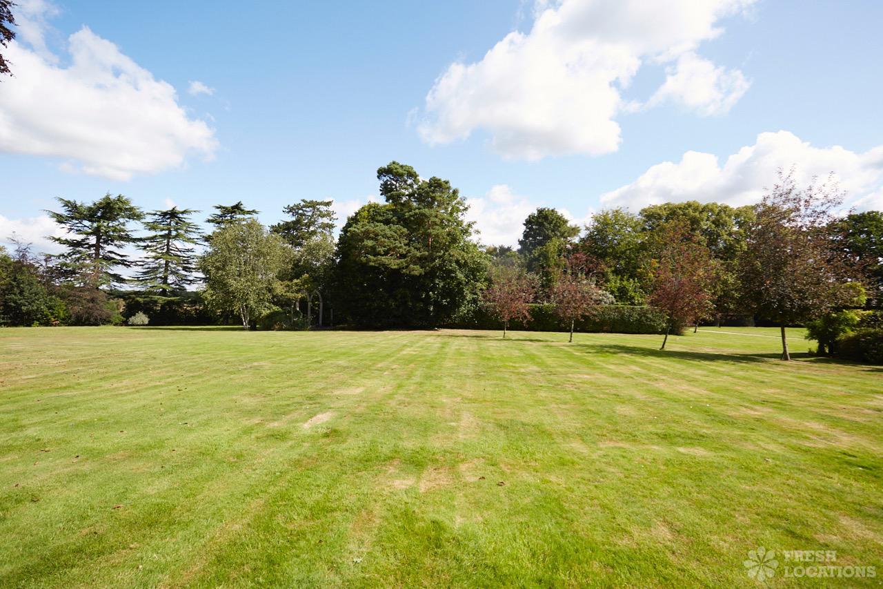 Burnham Manor Shoot Location | Fresh Locations