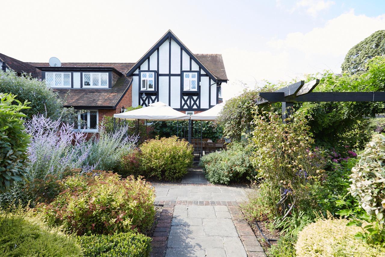 Burnham Manor Shoot Location | Fresh Locations