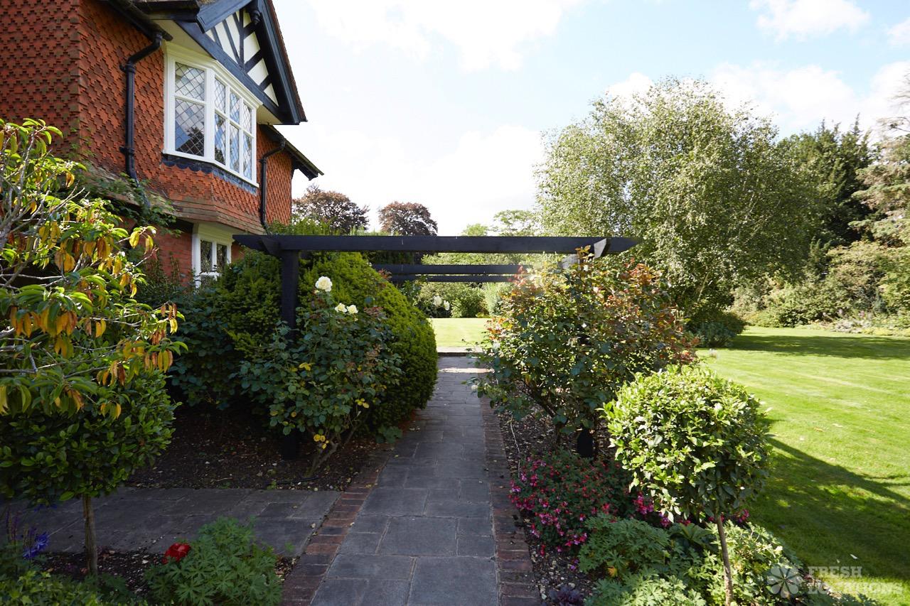 Burnham Manor Shoot Location | Fresh Locations