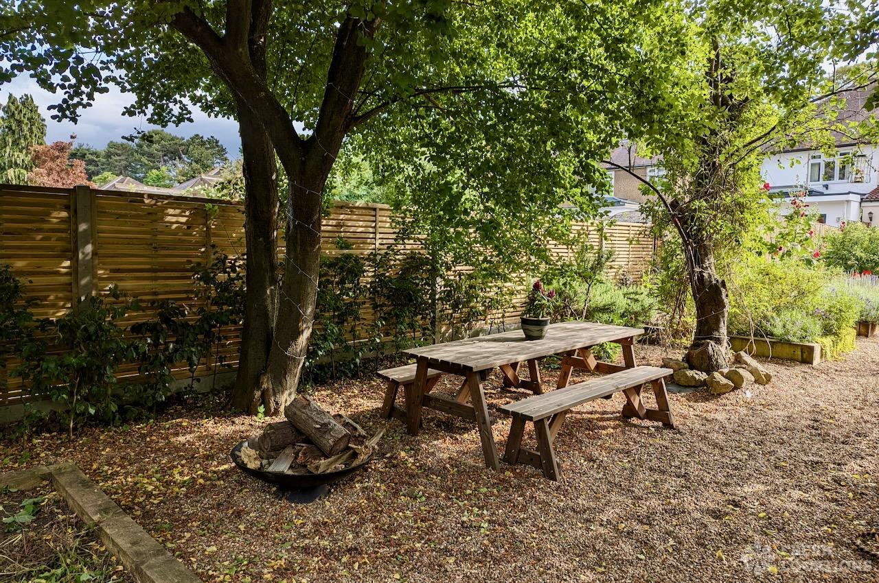 Pickhurst Shoot Location | Fresh Locations